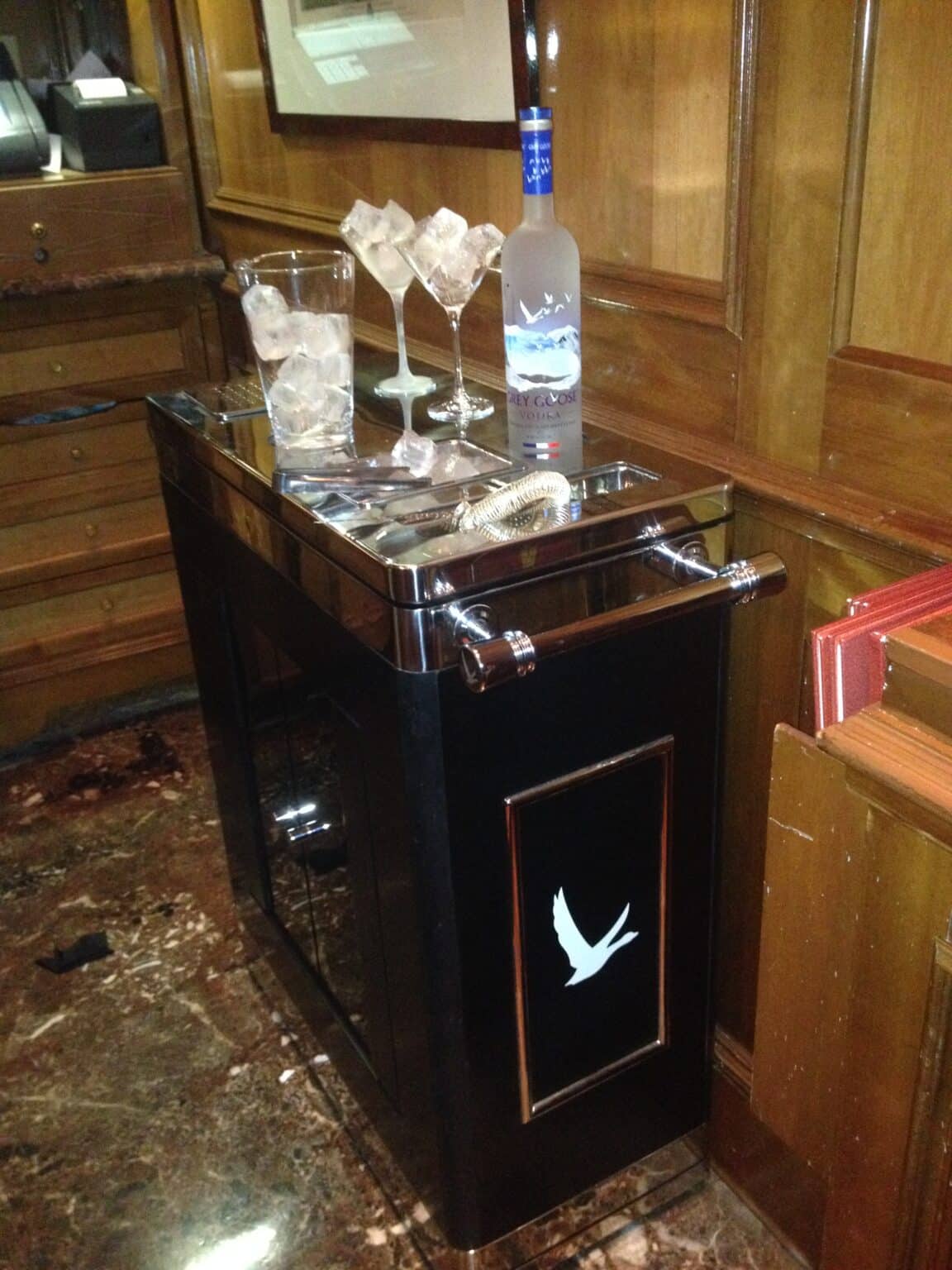 Table à Vodka sur mesure pour Hôtel Georges V à Paris - Servizial